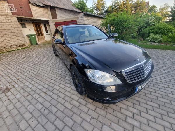 Black Mercedes-Benz S 350 2006 in Kretinga, with an engine capacity of 3.50 L and mileage of 331 thousand km for 5100 €, photo 7 on AUTOMOTO.COM.LV