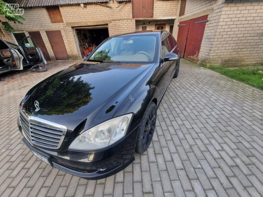 Черный Мерседес С 350 2006 в Кретинга, объемом двигателя 3.50 л и пробегом 331 тыс. км за 5100 €, фото 10 на AUTOMOTO.COM.LV