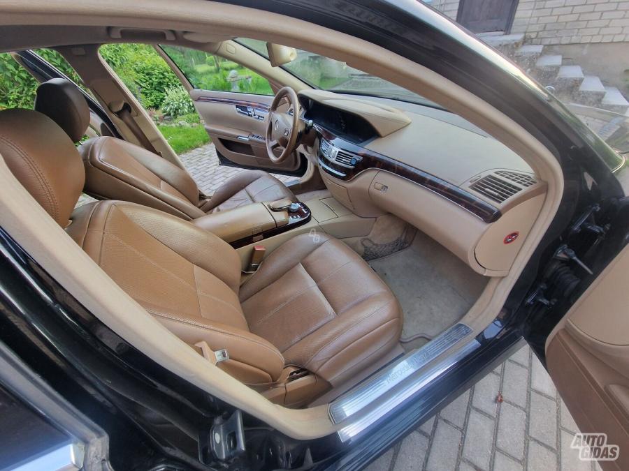 Черный Мерседес С 350 2006 в Кретинга, объемом двигателя 3.50 л и пробегом 331 тыс. км за 5100 €, фото 11 на AUTOMOTO.COM.LV