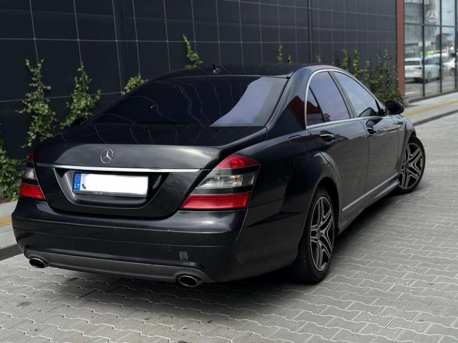 Черный Мерседес С 350 2006 в Клайпеда, объемом двигателя 3.50 л и пробегом 365 тыс. км за 4700 €, фото 6 на AUTOMOTO.COM.LV