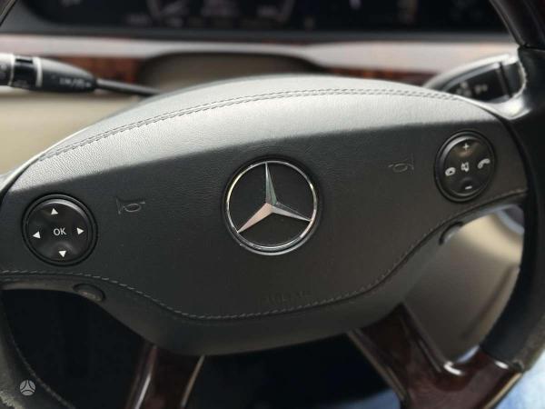 Черный Мерседес С 350 2006 в Клайпеда, объемом двигателя 3.50 л и пробегом 365 тыс. км за 4700 €, фото 7 на AUTOMOTO.COM.LV