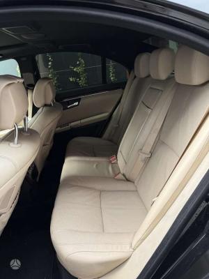 Черный Мерседес С 350 2006 в Клайпеда, объемом двигателя 3.50 л и пробегом 365 тыс. км за 4700 €, фото 26 на AUTOMOTO.COM.LV