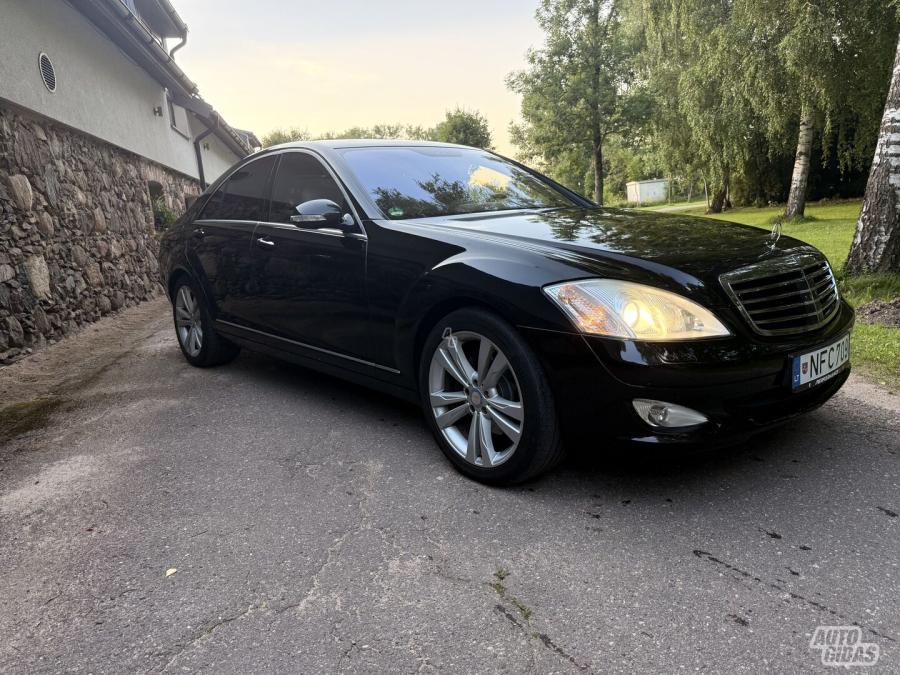 Черный Мерседес С 350 2006 в Паневежис, объемом двигателя 3.50 л и пробегом 309 тыс. км за 8000 €, фото 3 на AUTOMOTO.COM.LV