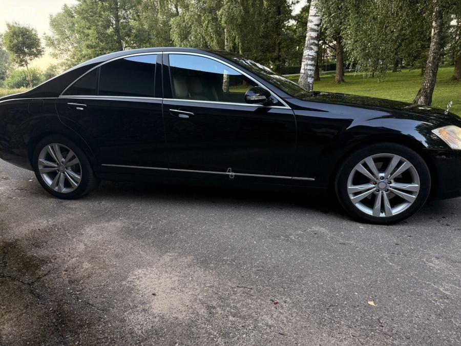 Черный Мерседес С 350 2006 в Паневежис, объемом двигателя 3.50 л и пробегом 309 тыс. км за 8000 €, фото 4 на AUTOMOTO.COM.LV