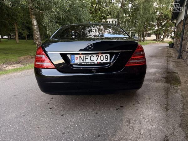 Черный Мерседес С 350 2006 в Паневежис, объемом двигателя 3.50 л и пробегом 309 тыс. км за 8000 €, фото 4 на AUTOMOTO.COM.LV