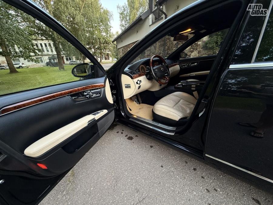 Черный Мерседес С 350 2006 в Паневежис, объемом двигателя 3.50 л и пробегом 309 тыс. км за 8000 €, фото 10 на AUTOMOTO.COM.LV