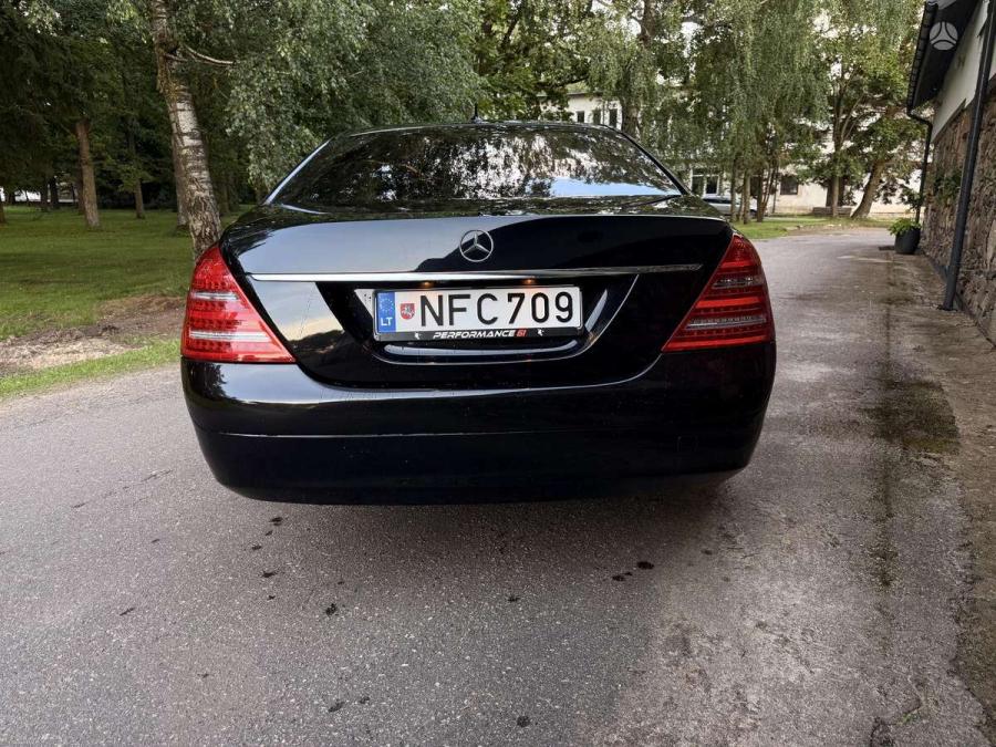 Черный Мерседес С 350 2006 в Паневежис, объемом двигателя 3.50 л и пробегом 309 тыс. км за 8000 €, фото 5 на AUTOMOTO.COM.LV