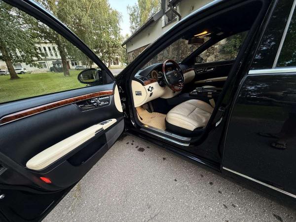 Melns Mercedes-Benz S 350 2006 Panevēža, ar dzinēja tilpumu 3.50 L un nobraukumu 309 tūkst. km par 8000 €, foto 7 vietnē AUTOMOTO.COM.LV