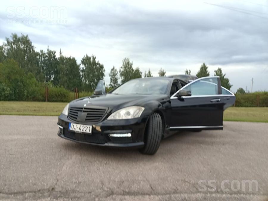 Черный Мерседес С 350 2006 в Елгава, объемом двигателя 3.50 л и пробегом 217 тыс. км за 7500 €, фото 4 на AUTOMOTO.COM.LV