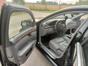 Черный Мерседес С 350 2006 в Елгава, объемом двигателя 3.50 л и пробегом 217 тыс. км за 7500 €, фото 10 на AUTOMOTO.COM.LV