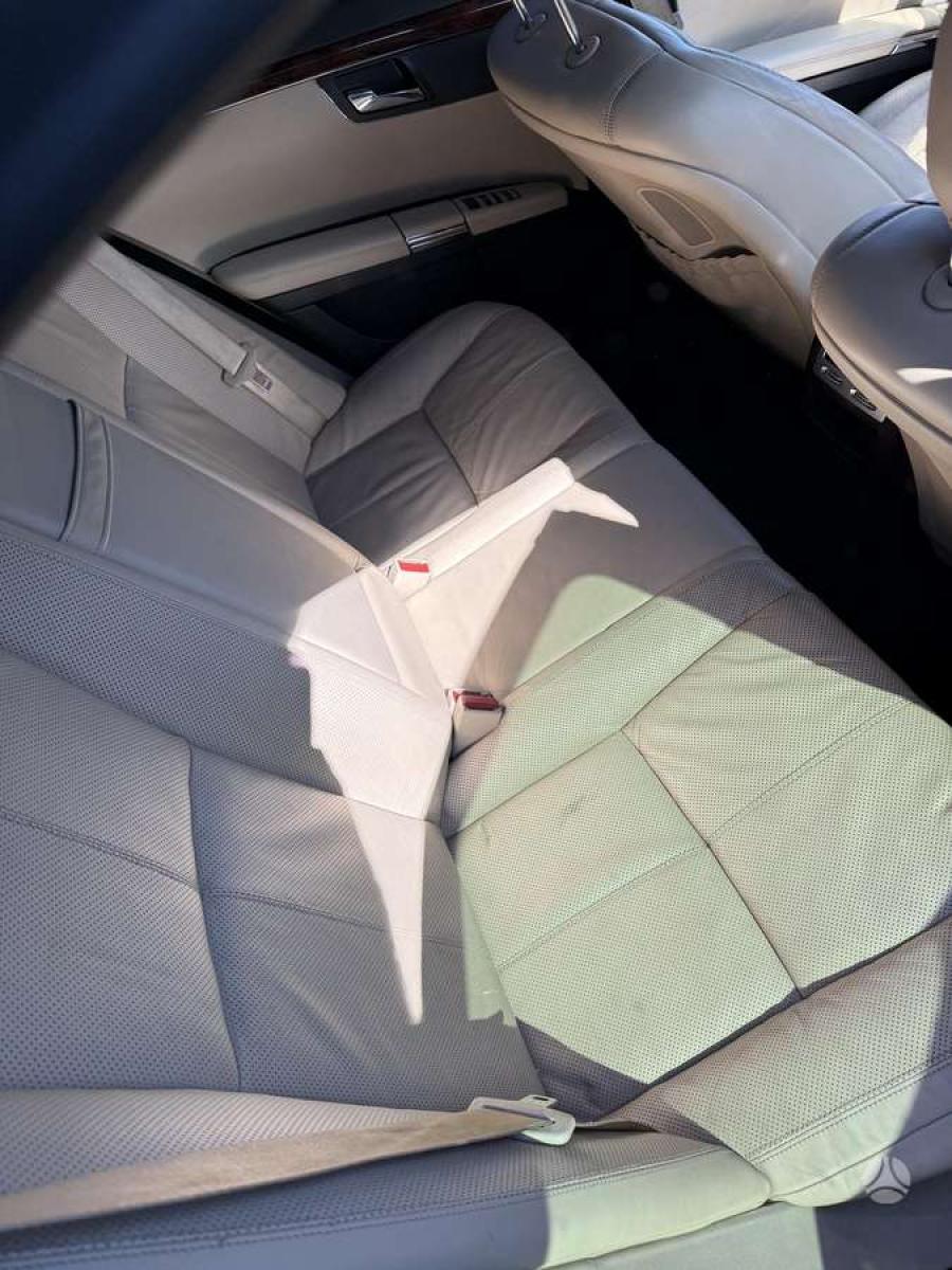Melns Mercedes-Benz S 350 2006 Klaipėda, ar dzinēja tilpumu 3.50 L un nobraukumu 355 tūkst. km par 3500 €, foto 7 vietnē AUTOMOTO.COM.LV