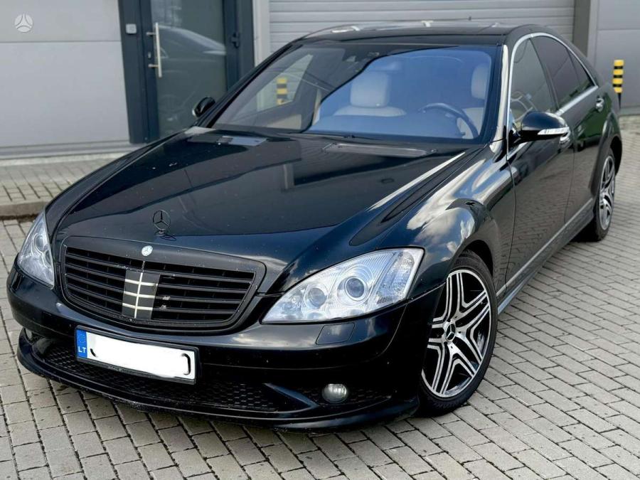 Черный Мерседес С 350 2006 в Клайпеда, объемом двигателя 3.50 л и пробегом 355 тыс. км за 3500 €, фото 3 на AUTOMOTO.COM.LV