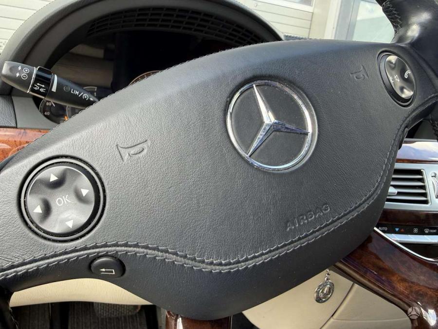Черный Мерседес С 350 2006 в Клайпеда, объемом двигателя 3.50 л и пробегом 355 тыс. км за 3500 €, фото 4 на AUTOMOTO.COM.LV