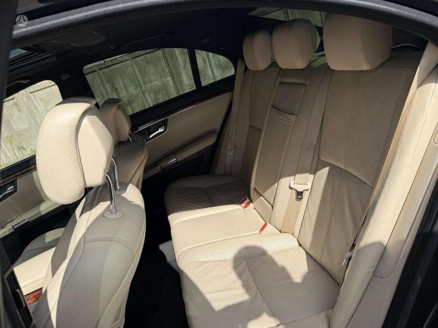 Черный Мерседес С 350 2006 в Клайпеда, объемом двигателя 3.50 л и пробегом 355 тыс. км за 3500 €, фото 9 на AUTOMOTO.COM.LV