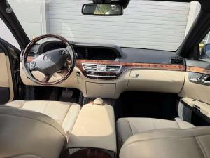 Черный Мерседес С 350 2006 в Клайпеда, объемом двигателя 3.50 л и пробегом 355 тыс. км за 3500 €, фото 11 на AUTOMOTO.COM.LV