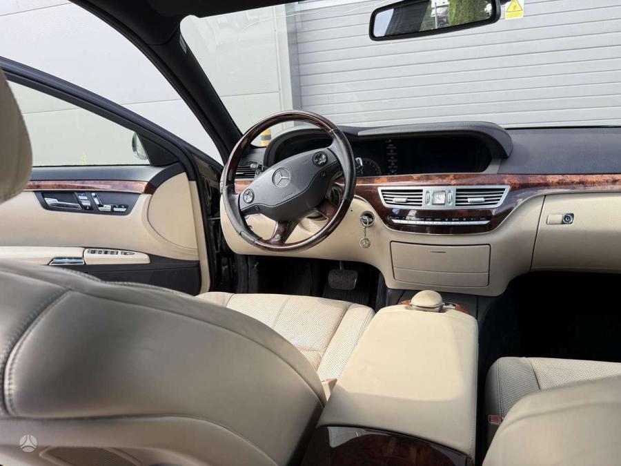 Черный Мерседес С 350 2006 в Клайпеда, объемом двигателя 3.50 л и пробегом 355 тыс. км за 3500 €, фото 12 на AUTOMOTO.COM.LV