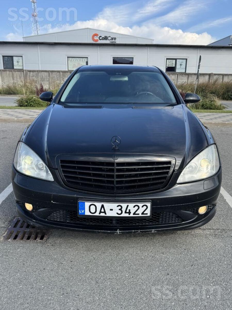 Black Mercedes-Benz S 350 2006 in Riga, with an engine capacity of 3.50 L and mileage of 325 thousand km for 5950 €, photo 1 on AUTOMOTO.COM.LV