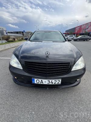 Black Mercedes-Benz S 350 2006 in Riga, with an engine capacity of 3.50 L and mileage of 325 thousand km for 5950 €, photo 3 on AUTOMOTO.COM.LV