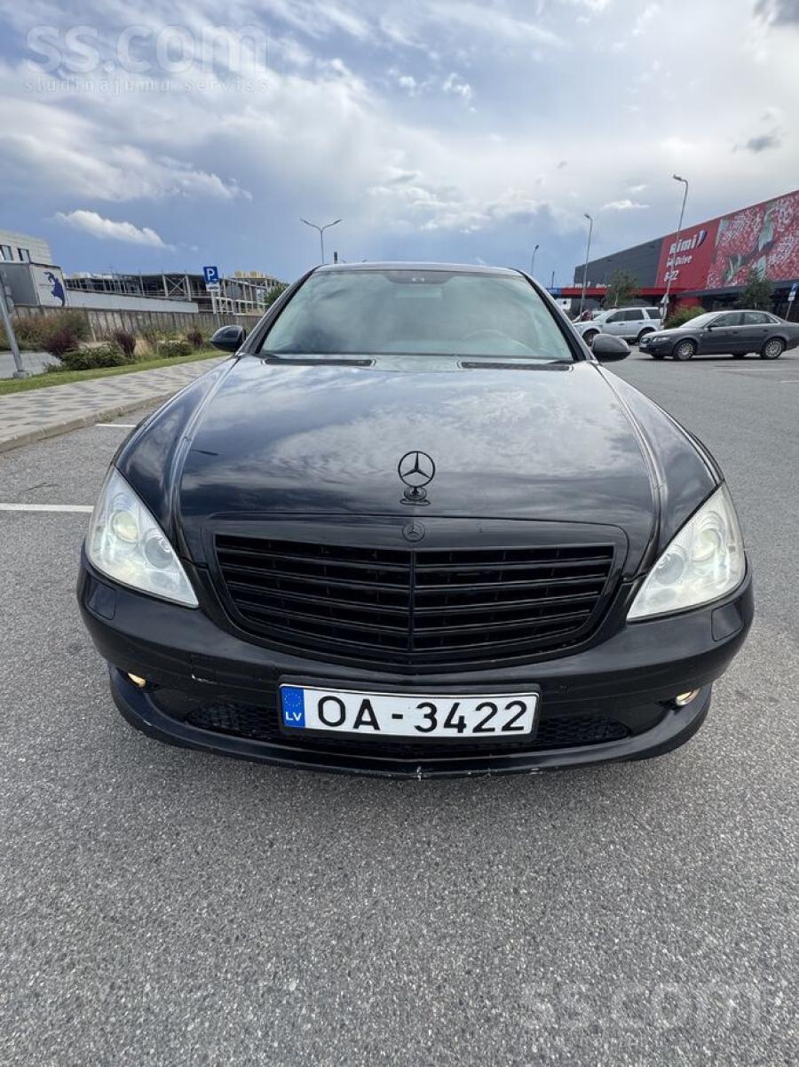 Black Mercedes-Benz S 350 2006 in Riga, with an engine capacity of 3.50 L and mileage of 325 thousand km for 5950 €, photo 3 on AUTOMOTO.COM.LV