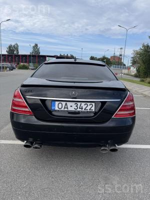 Black Mercedes-Benz S 350 2006 in Riga, with an engine capacity of 3.50 L and mileage of 325 thousand km for 5950 €, photo 4 on AUTOMOTO.COM.LV