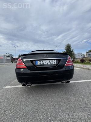 Black Mercedes-Benz S 350 2006 in Riga, with an engine capacity of 3.50 L and mileage of 325 thousand km for 5950 €, photo 6 on AUTOMOTO.COM.LV