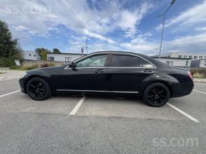 Black Mercedes-Benz S 350 2006 in Riga, with an engine capacity of 3.50 L and mileage of 325 thousand km for 5950 €, photo 7 on AUTOMOTO.COM.LV