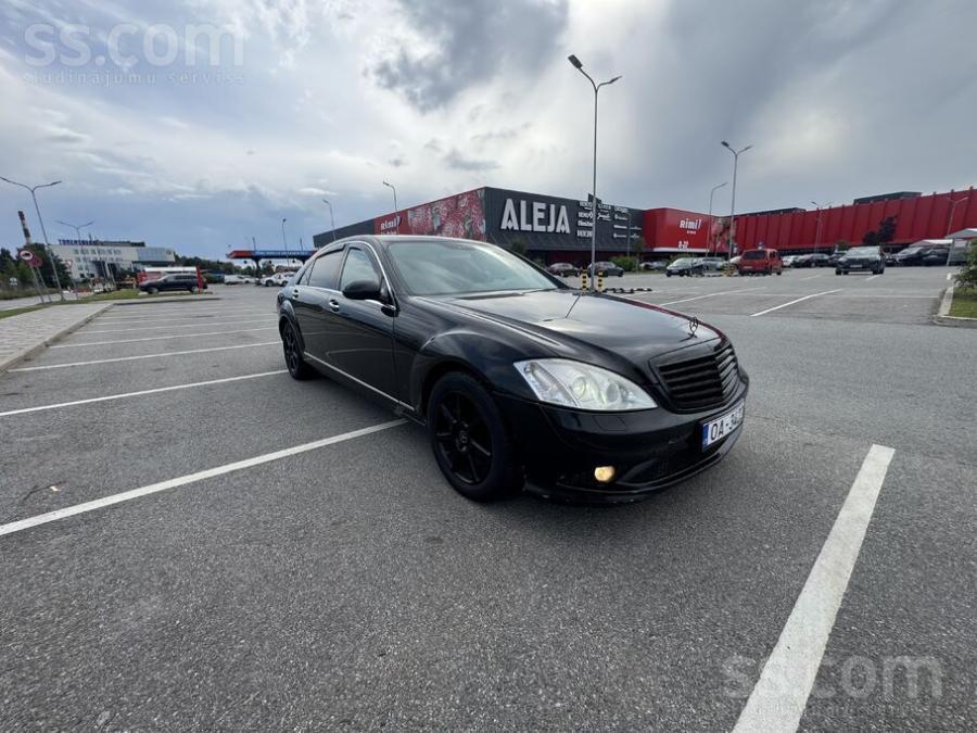 Black Mercedes-Benz S 350 2006 in Riga, with an engine capacity of 3.50 L and mileage of 325 thousand km for 5950 €, photo 8 on AUTOMOTO.COM.LV