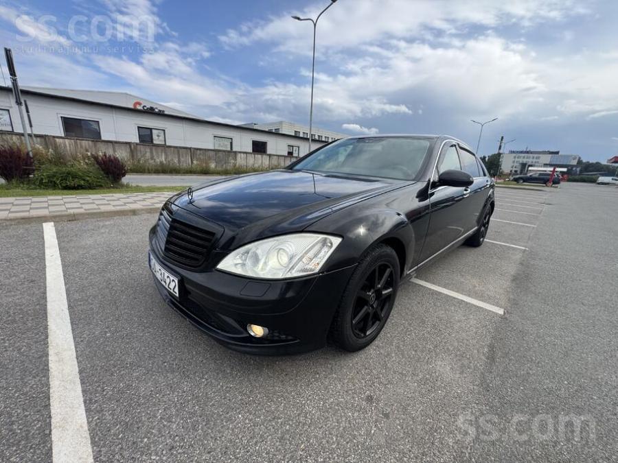 Black Mercedes-Benz S 350 2006 in Riga, with an engine capacity of 3.50 L and mileage of 325 thousand km for 5950 €, photo 9 on AUTOMOTO.COM.LV