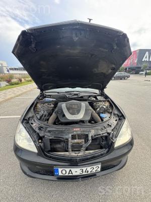 Black Mercedes-Benz S 350 2006 in Riga, with an engine capacity of 3.50 L and mileage of 325 thousand km for 5950 €, photo 12 on AUTOMOTO.COM.LV