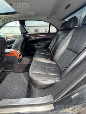 Black Mercedes-Benz S 350 2006 in Riga, with an engine capacity of 3.50 L and mileage of 325 thousand km for 5950 €, photo 16 on AUTOMOTO.COM.LV