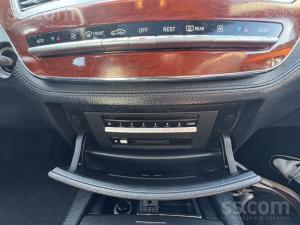 Black Mercedes-Benz S 350 2006 in Riga, with an engine capacity of 3.50 L and mileage of 325 thousand km for 5950 €, photo 27 on AUTOMOTO.COM.LV