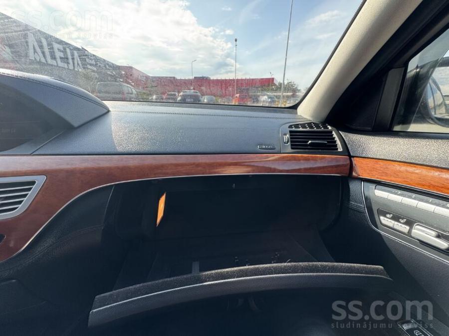 Black Mercedes-Benz S 350 2006 in Riga, with an engine capacity of 3.50 L and mileage of 325 thousand km for 5950 €, photo 28 on AUTOMOTO.COM.LV