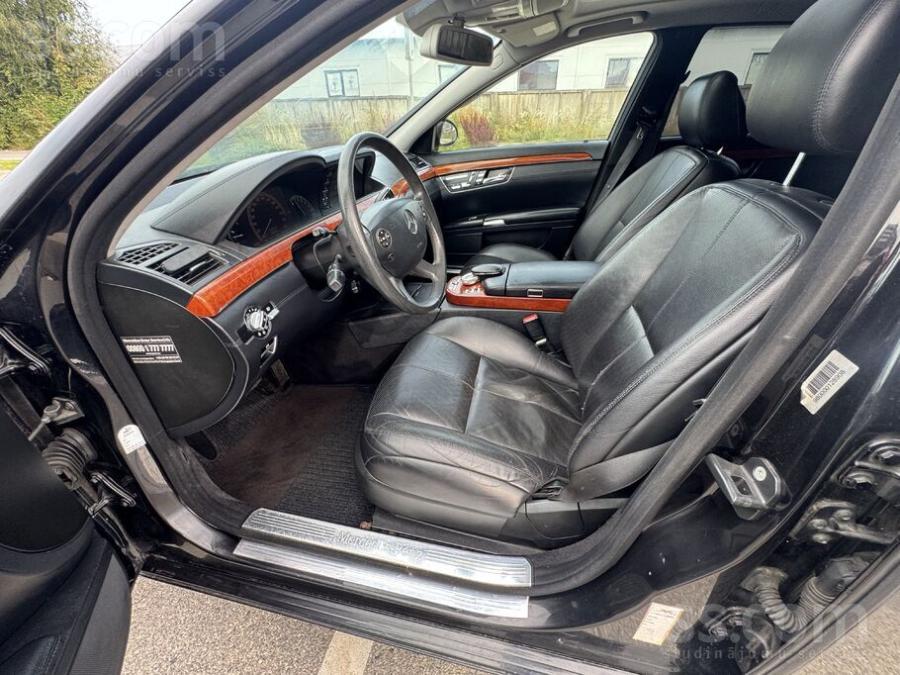 Black Mercedes-Benz S 350 2006 in Riga, with an engine capacity of 3.50 L and mileage of 325 thousand km for 5950 €, photo 29 on AUTOMOTO.COM.LV