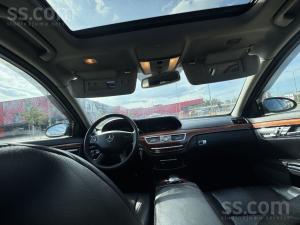 Black Mercedes-Benz S 350 2006 in Riga, with an engine capacity of 3.50 L and mileage of 325 thousand km for 5950 €, photo 32 on AUTOMOTO.COM.LV