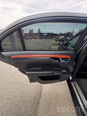 Melns Mercedes-Benz S 350 2006 Rīga, ar dzinēja tilpumu 3.50 L un nobraukumu 325 tūkst. km par 4999 €, foto 18 vietnē AUTOMOTO.COM.LV