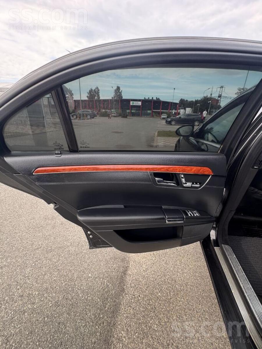 Melns Mercedes-Benz S 350 2006 Rīga, ar dzinēja tilpumu 3.50 L un nobraukumu 325 tūkst. km par 4999 €, foto 18 vietnē AUTOMOTO.COM.LV