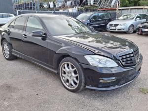 Черный Мерседес С 350 2006 в Укмерге, объемом двигателя 3.50 л и пробегом 299 тыс. км за 3250 €, фото 3 на AUTOMOTO.COM.LV