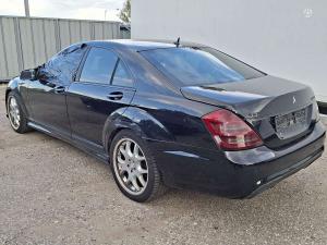 Черный Мерседес С 350 2006 в Укмерге, объемом двигателя 3.50 л и пробегом 299 тыс. км за 3250 €, фото 4 на AUTOMOTO.COM.LV