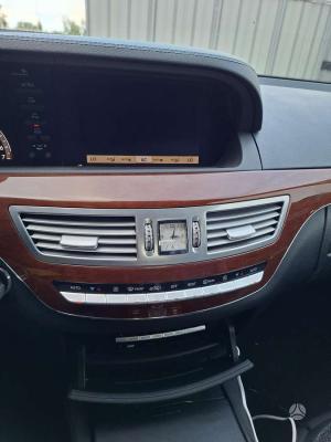 Черный Мерседес С 350 2006 в Укмерге, объемом двигателя 3.50 л и пробегом 299 тыс. км за 3250 €, фото 9 на AUTOMOTO.COM.LV