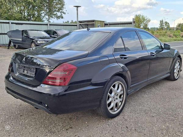 Black Mercedes-Benz S 350 2006 in Ukmerge, with an engine capacity of 3.50 L and mileage of 295 thousand km for 2950 €, photo 5 on AUTOMOTO.COM.LV