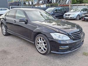Черный Мерседес С 350 2006 в Укмерге, объемом двигателя 3.50 л и пробегом 296 тыс. км за 2750 €, фото 3 на AUTOMOTO.COM.LV