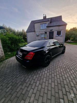 Черный Мерседес С 350 2006 в Кретинга, объемом двигателя 3.50 л и пробегом 331 тыс. км за 4700 €, фото 3 на AUTOMOTO.COM.LV
