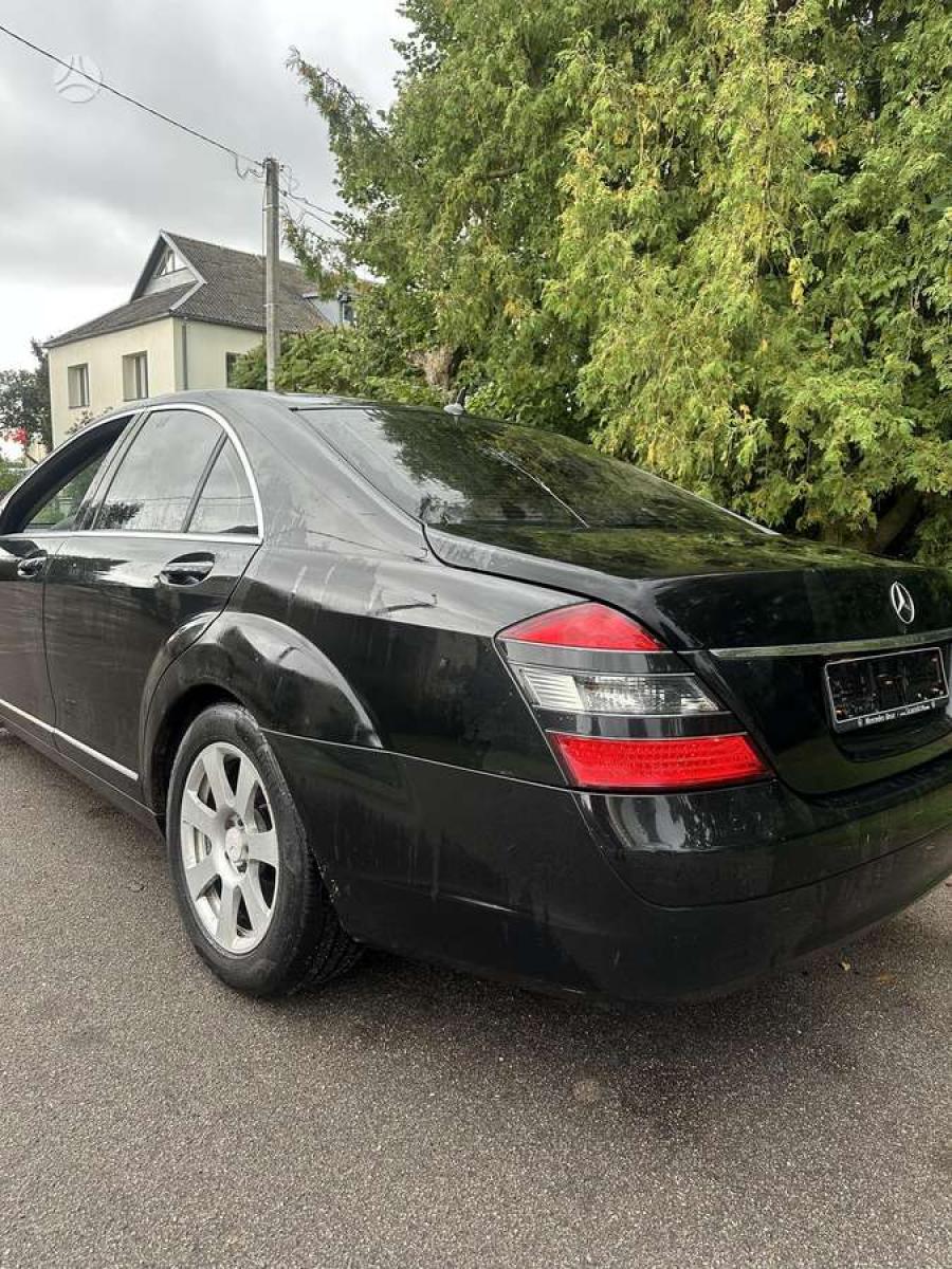 Черный Мерседес С 350 2006 в Шяуляй, объемом двигателя 3.50 л и пробегом 344 тыс. км за 2350 €, фото 4 на AUTOMOTO.COM.LV