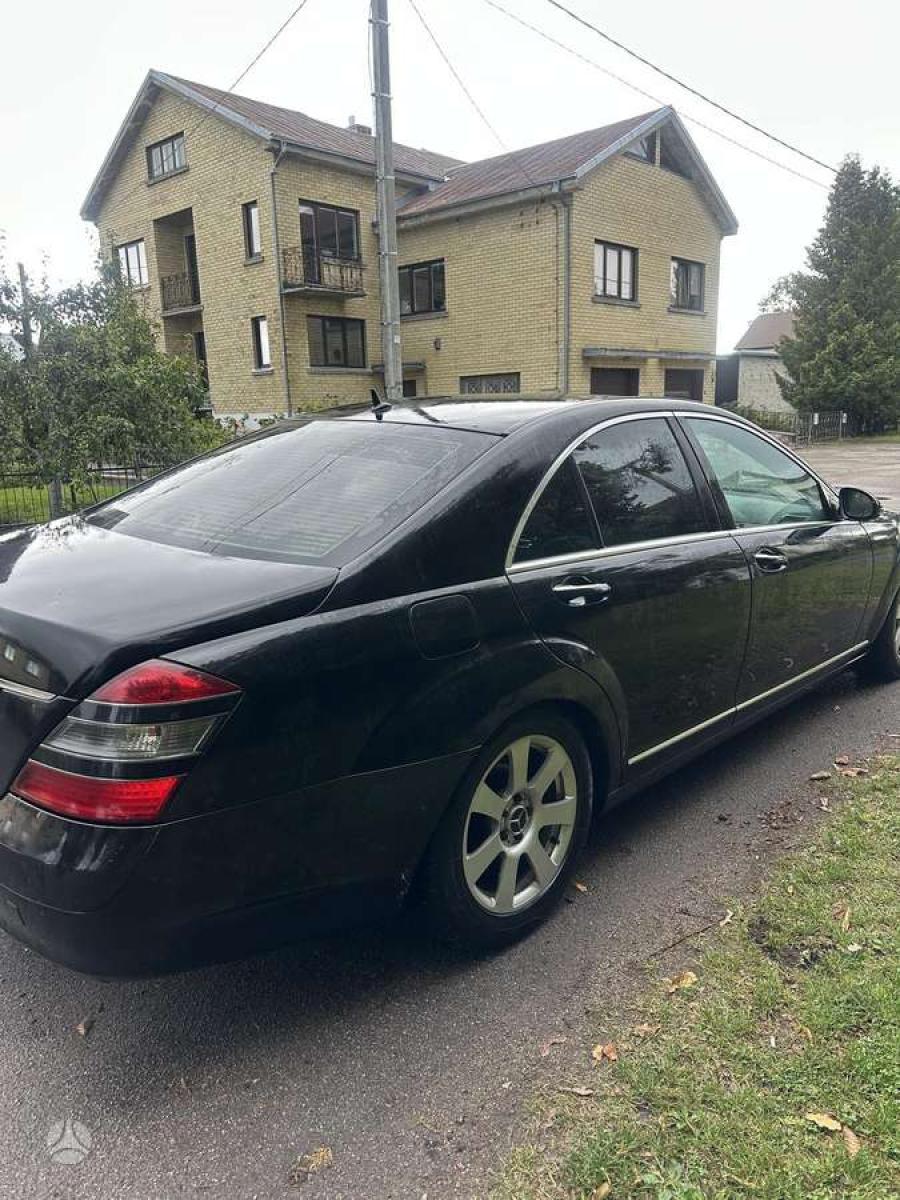 Черный Мерседес С 350 2006 в Шяуляй, объемом двигателя 3.50 л и пробегом 344 тыс. км за 2350 €, фото 5 на AUTOMOTO.COM.LV