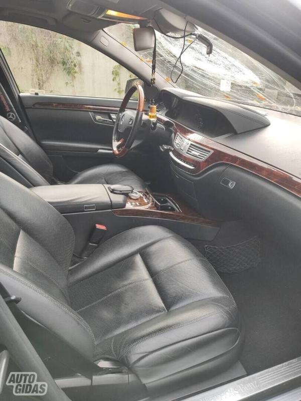 Black Mercedes-Benz S 350 2006 in Vilnius, with an engine capacity of 3.50 L and mileage of 247 thousand km for 3000 €, photo 3 on AUTOMOTO.COM.LV