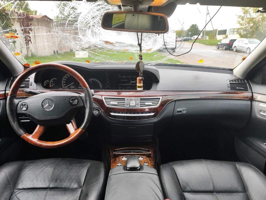 Melns Mercedes-Benz S 350 2006 Viļņa, ar dzinēja tilpumu 3.50 L un nobraukumu 247 tūkst. km par 3000 €, foto 5 vietnē AUTOMOTO.COM.LV