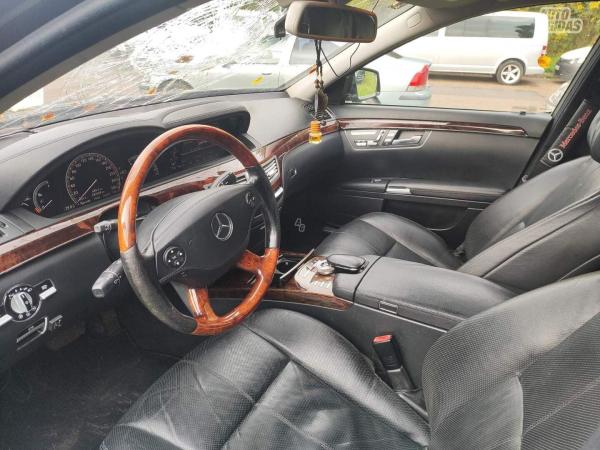 Black Mercedes-Benz S 350 2006 in Vilnius, with an engine capacity of 3.50 L and mileage of 247 thousand km for 3000 €, photo 6 on AUTOMOTO.COM.LV