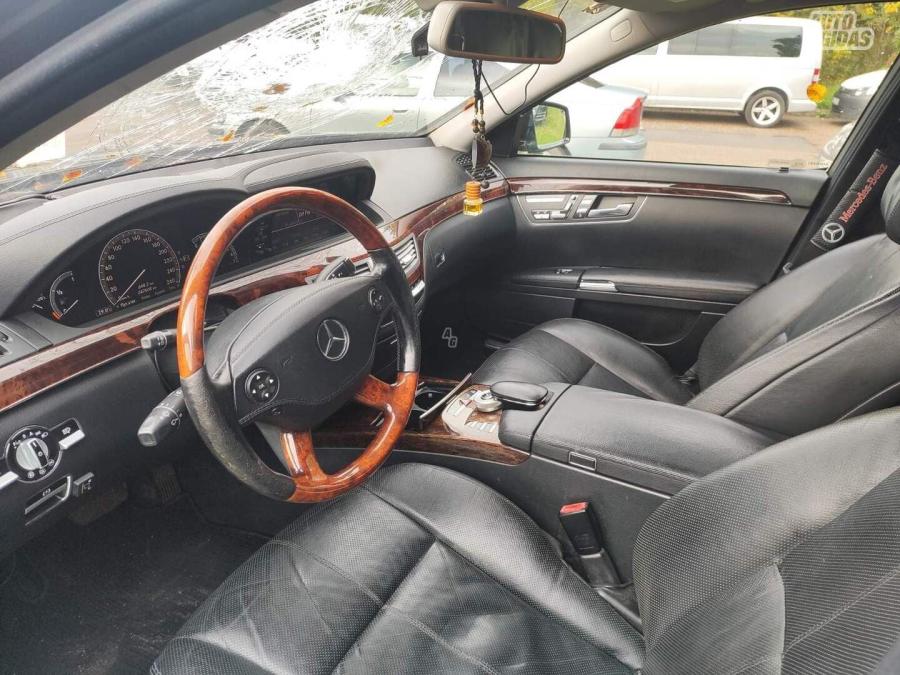 Melns Mercedes-Benz S 350 2006 Viļņa, ar dzinēja tilpumu 3.50 L un nobraukumu 247 tūkst. km par 3000 €, foto 6 vietnē AUTOMOTO.COM.LV