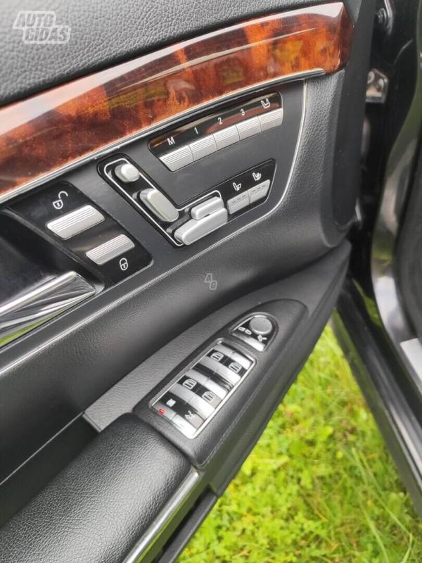 Black Mercedes-Benz S 350 2006 in Vilnius, with an engine capacity of 3.50 L and mileage of 247 thousand km for 3000 €, photo 7 on AUTOMOTO.COM.LV