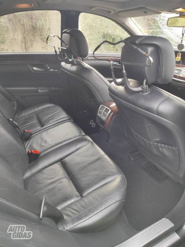 Black Mercedes-Benz S 350 2006 in Vilnius, with an engine capacity of 3.50 L and mileage of 247 thousand km for 3000 €, photo 8 on AUTOMOTO.COM.LV